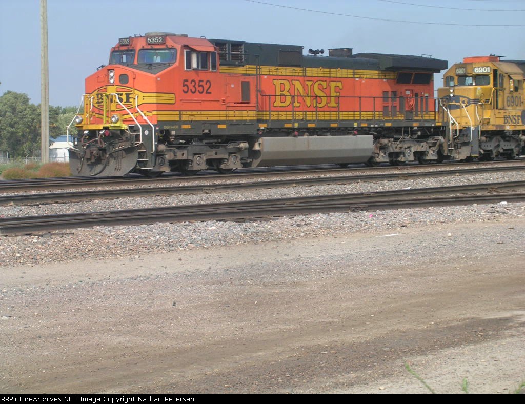 BNSF 5352